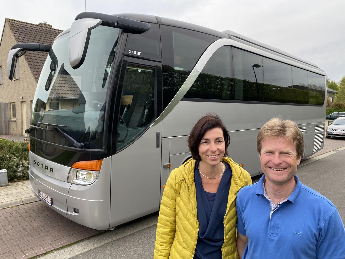 Koppel wil niet meer op reis zonder hun gepimpte bus: Hannes ...