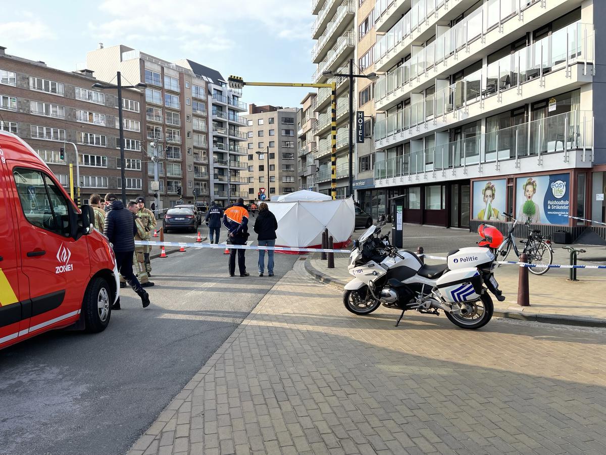 Vrouw dood aangetroffen op straat in Middelkerke - KW.be