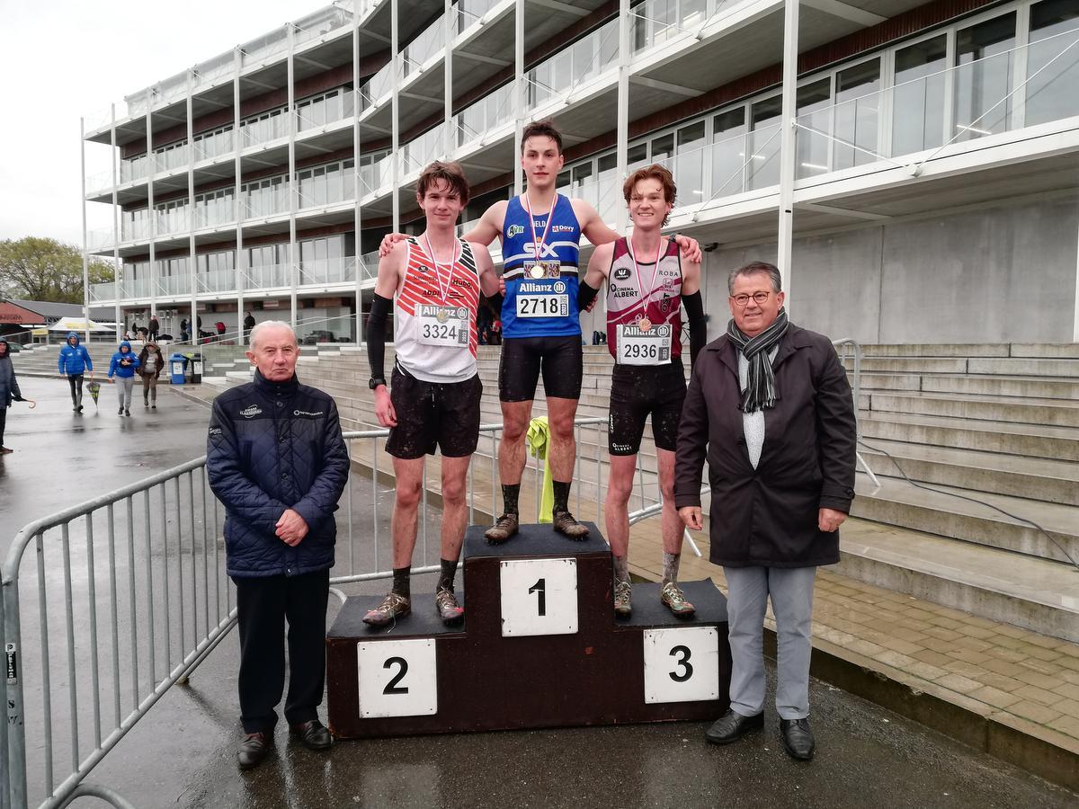 Mathias Hoornaert en Julie Voet winnen Jongerencross in Waregem - KW.be