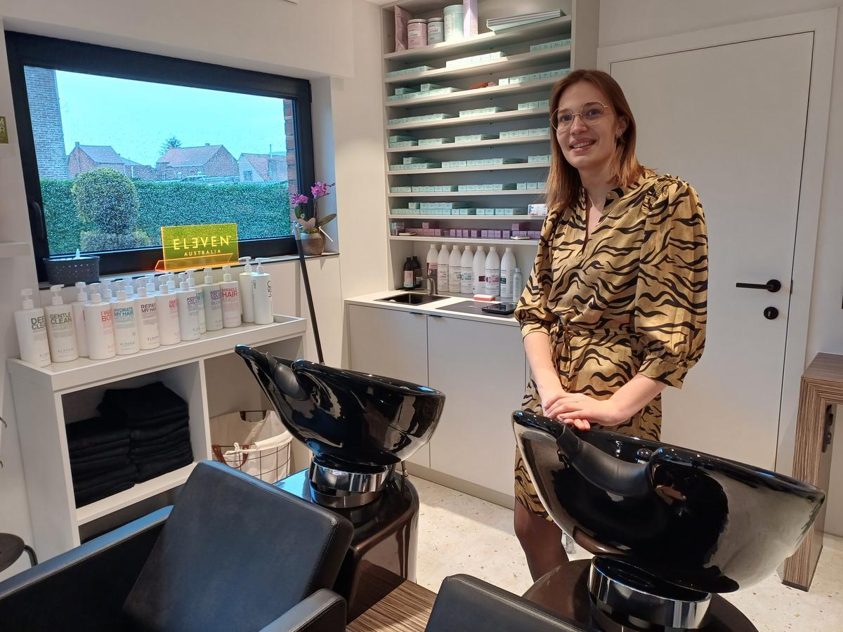 Emma (23) opent eigen kapperszaak Coiff’Em in Watou - KW.be