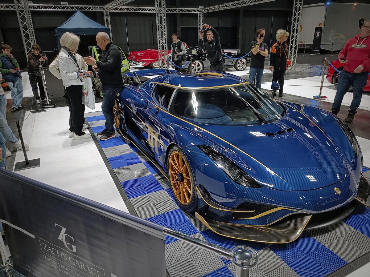 Prins Laurent bezoekt GR8 International Car Show in Kortrijk - KW.be