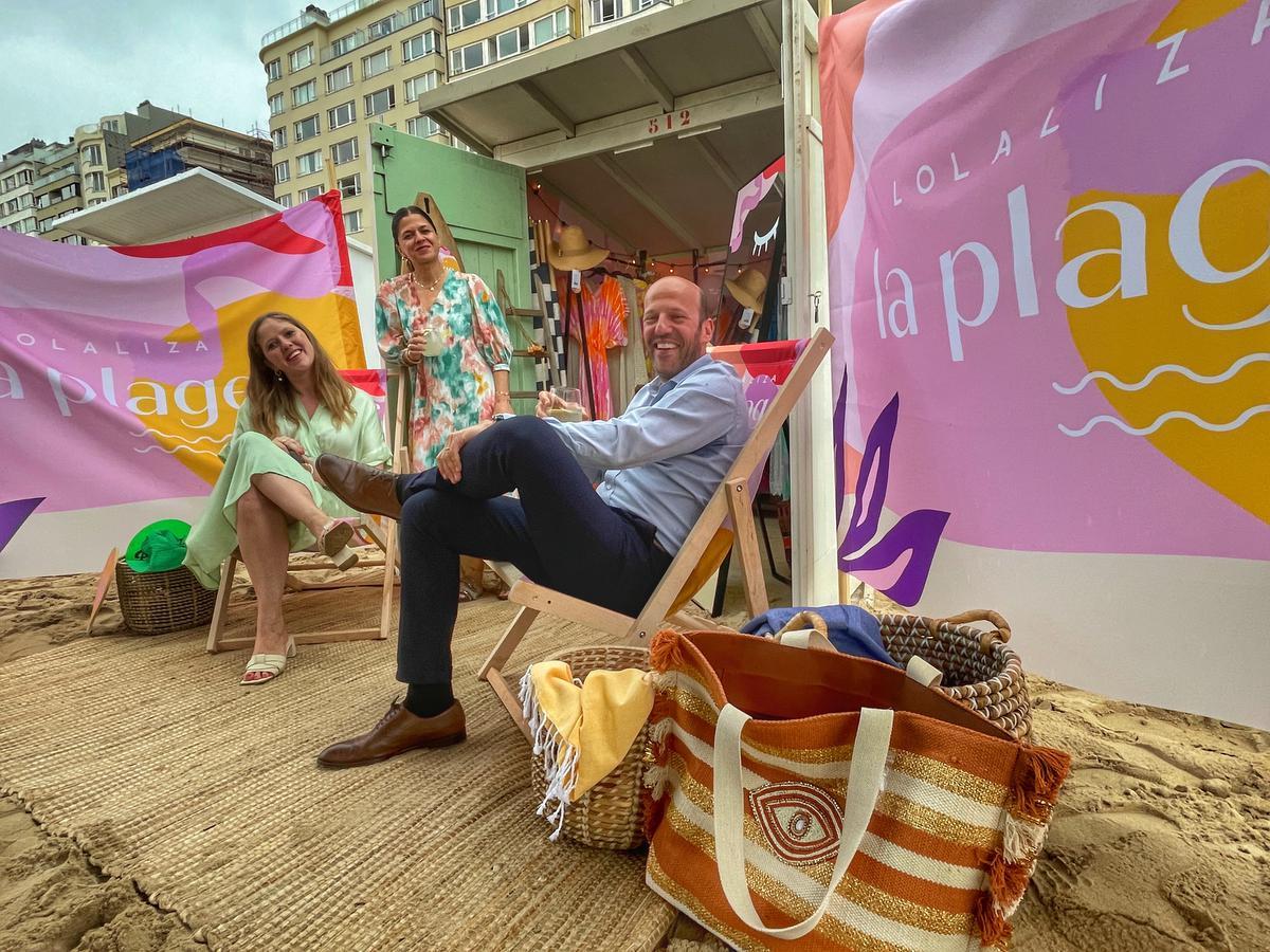 LolaLiza showt mode in strandcabine, de kleinste showroom van het land ...