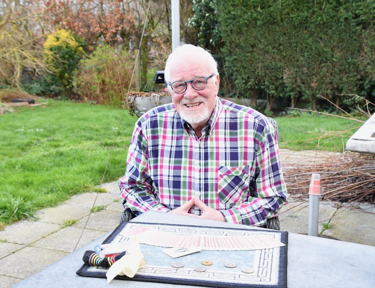 Bij Jean-Paul Mertens uit Aalbeke kan je online goochellessen volgen ...