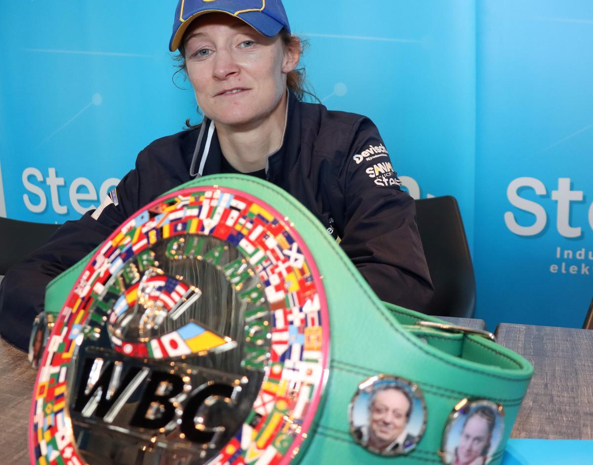 Het is officieel: Delfine Persoon mag boksen voor de wereldtitel tegen ...