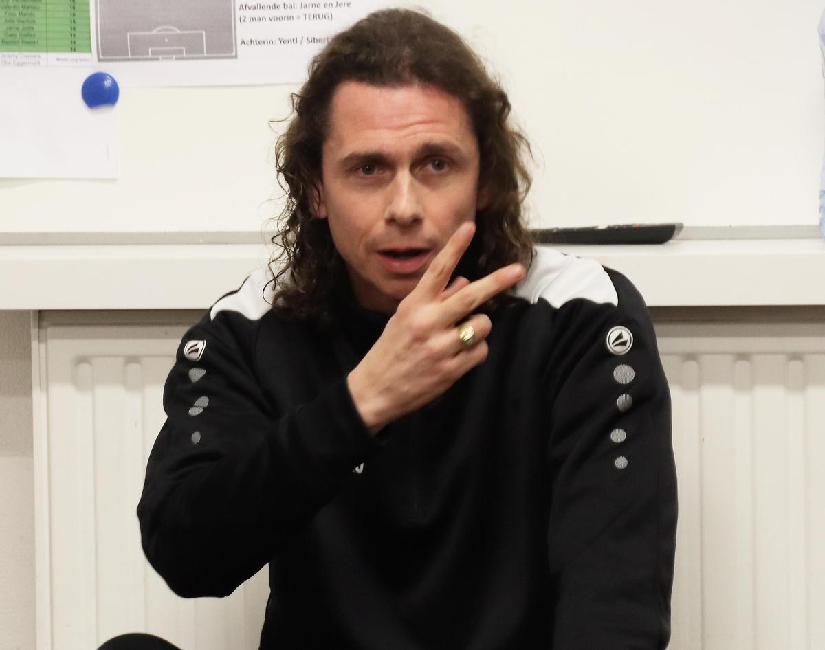 KVK Westhoek-coach Bram Lucker hoopvol: “Zelzate is fysiek sterk, maar bang zijn is geen optie ...