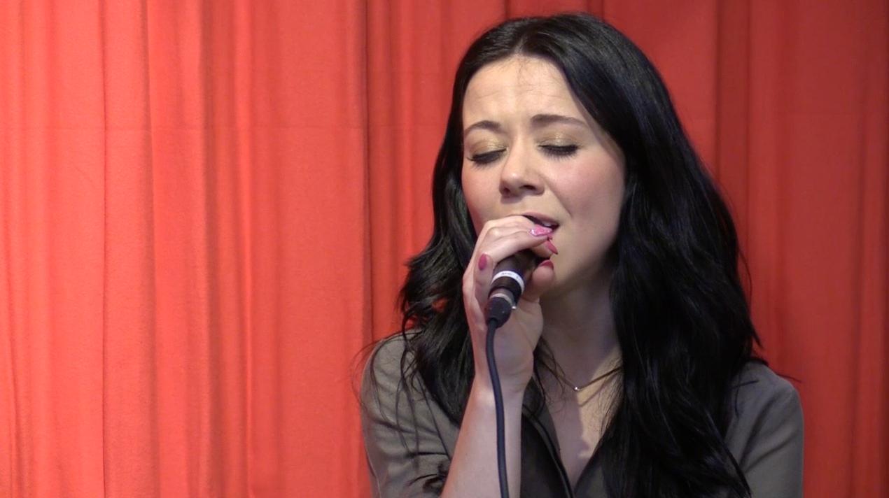 CoverGirl: mash-up van Adele en Justin Bieber door Laura Aussems