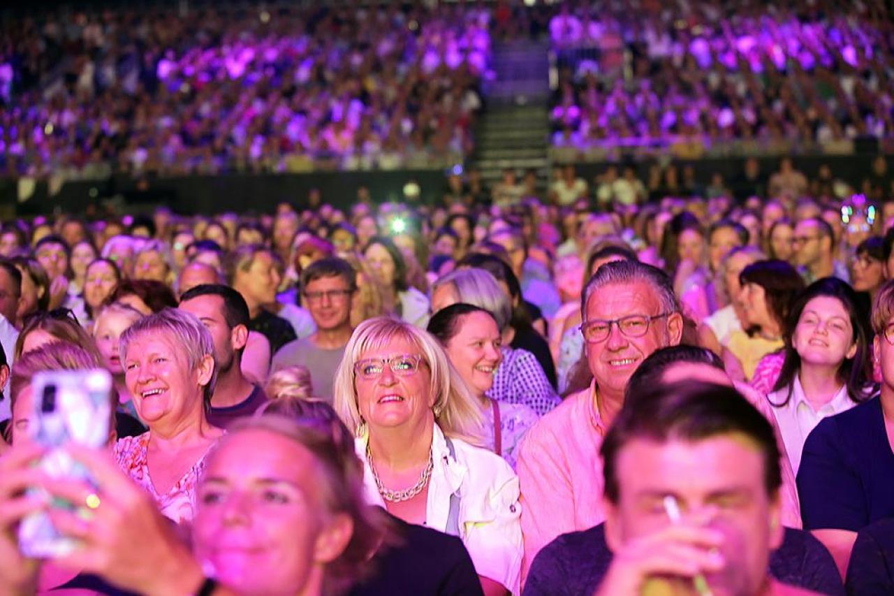 IN BEELD – Natalia sloot reeks concerten in de Proximus Pop-Up Arena in ...