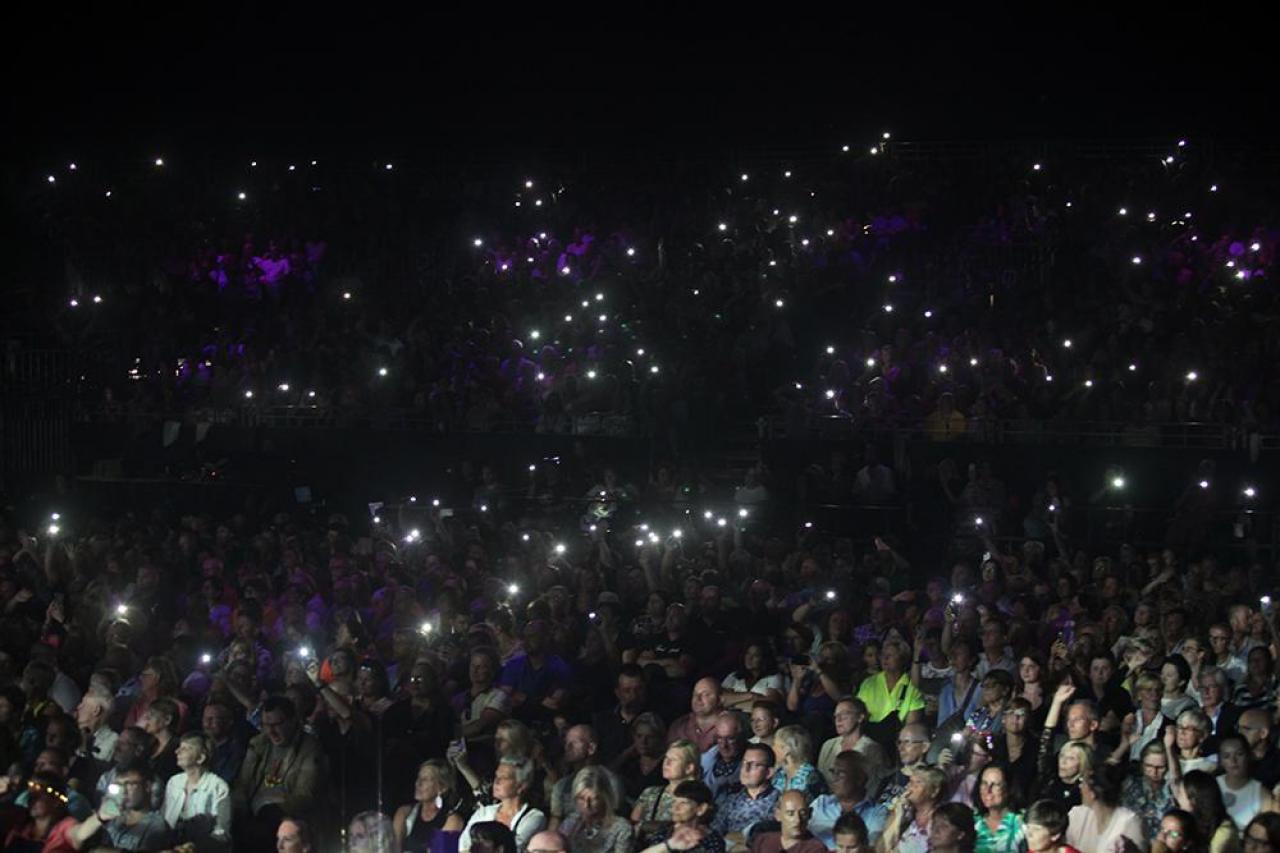 IN BEELD – Natalia sloot reeks concerten in de Proximus Pop-Up Arena in ...