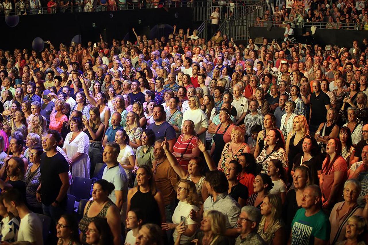IN BEELD – Natalia sloot reeks concerten in de Proximus Pop-Up Arena in ...