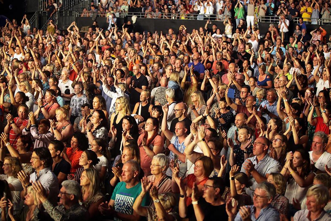 IN BEELD – Natalia sloot reeks concerten in de Proximus Pop-Up Arena in ...