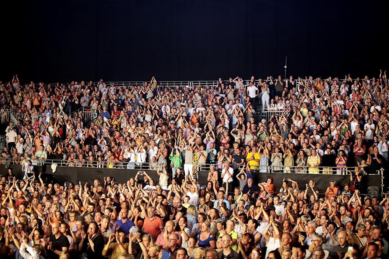 IN BEELD – Natalia sloot reeks concerten in de Proximus Pop-Up Arena in ...