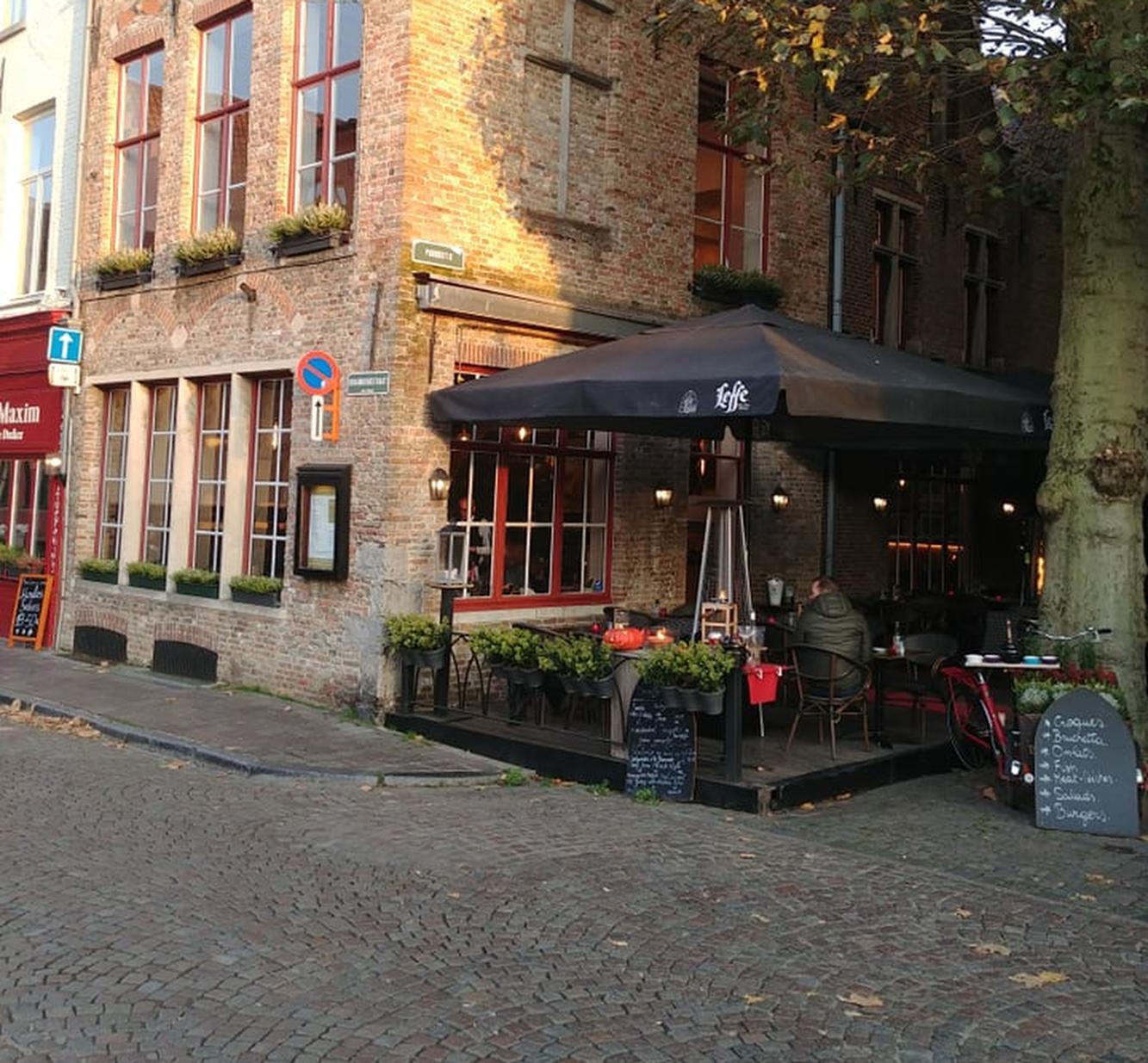Inbrekers rukken brandkast uit de muur in brasserie Brugge die Scone ...