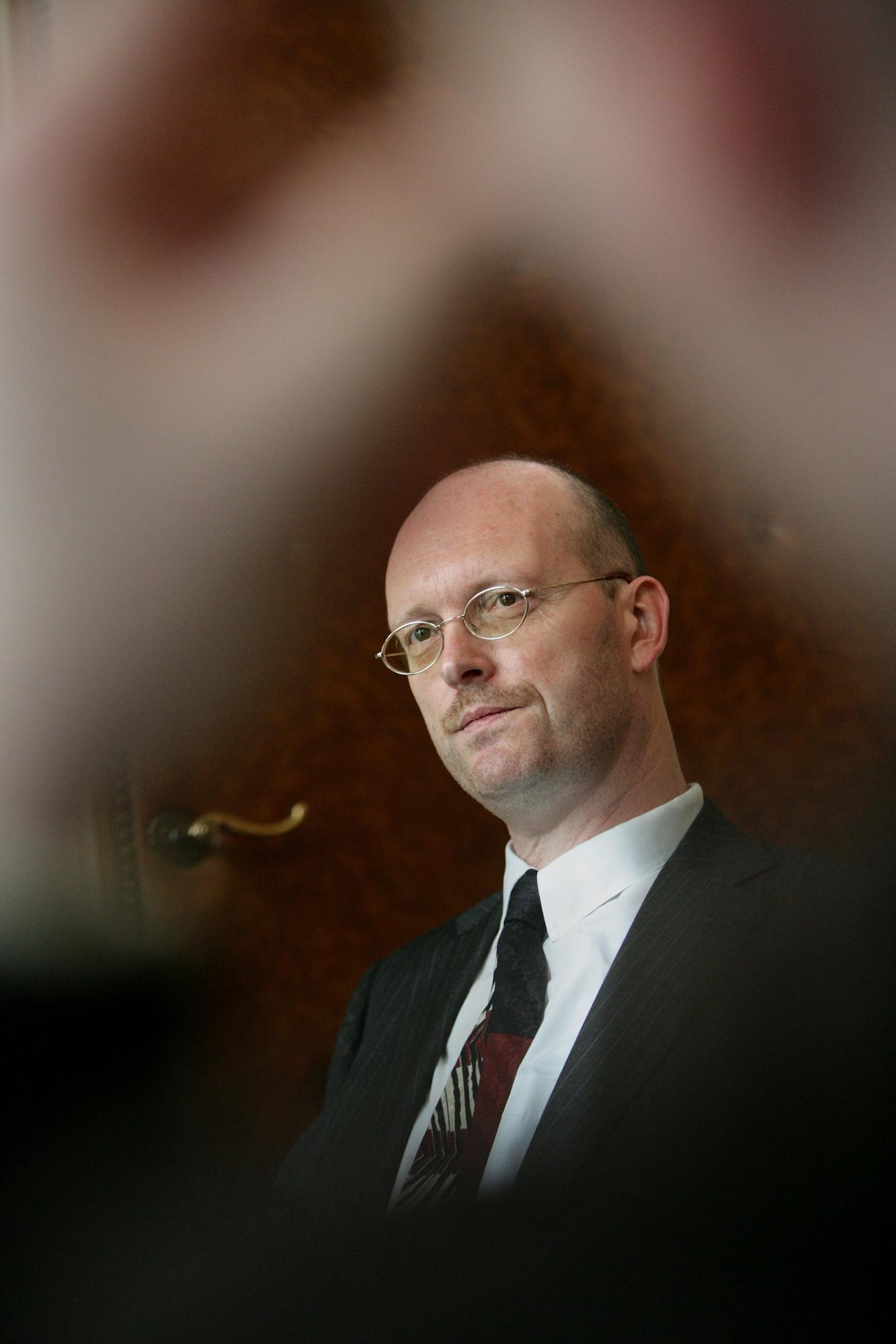 Topmagistraat Johan Sabbe riskeert jaar cel voor aanranding en ...