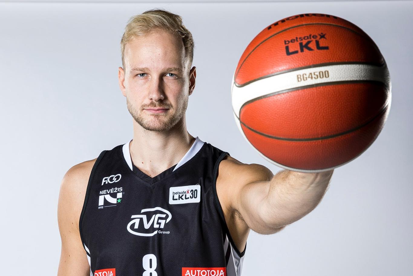 Tim Lambrecht basket voor de Litouwse eersteklasser Nevezis: “Iedereen ...