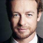 INTERVIEW met Simon Baker, gezicht van het nieuwe Givenchy-parfum ...
