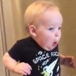 Challenge: Kan jij 15 minuten naar deze kid fails kijken zonder te lachen?