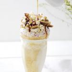 RECEPT: freakshake met pindakaas, karamel en popcorn