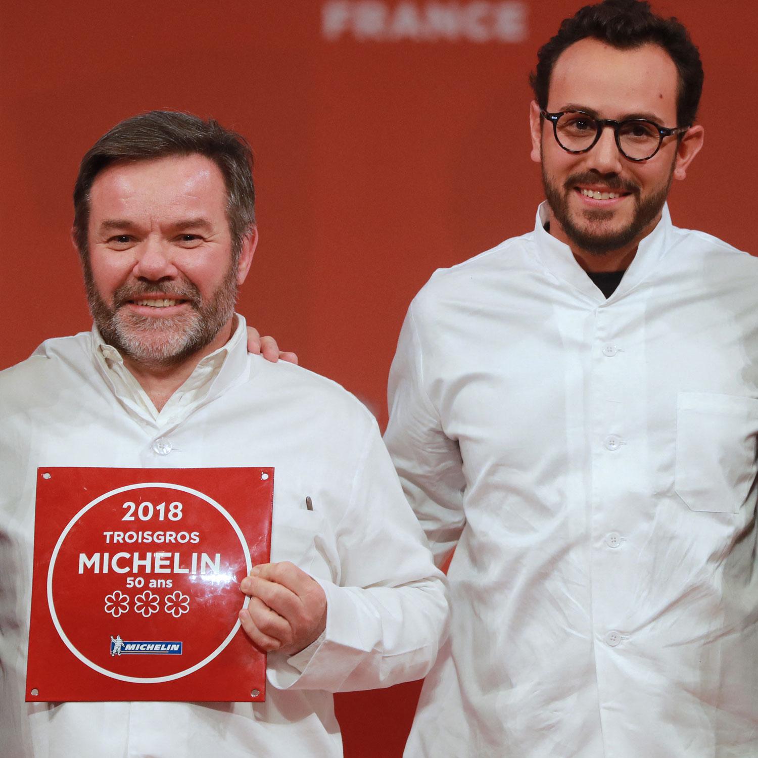 Le chef français Michel Troisgros cède sa place en cuisine à son fils César