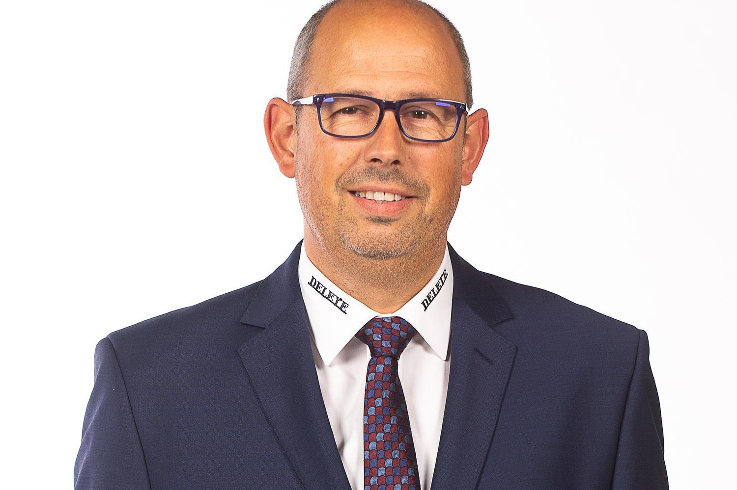 Filou Oostende neemt pijnlijke beslissing om Philip Debaere opzij te ...