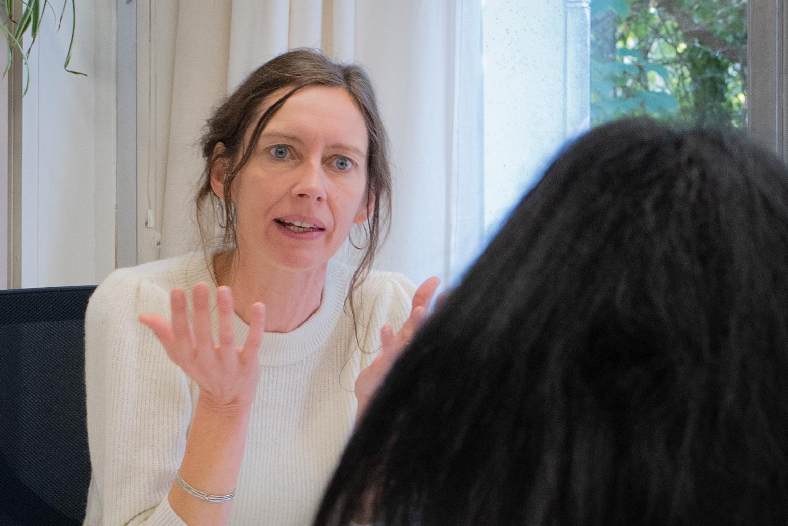 ‘De Vlaamse regering belemmert de inburgering van verplichte inburgeraars’