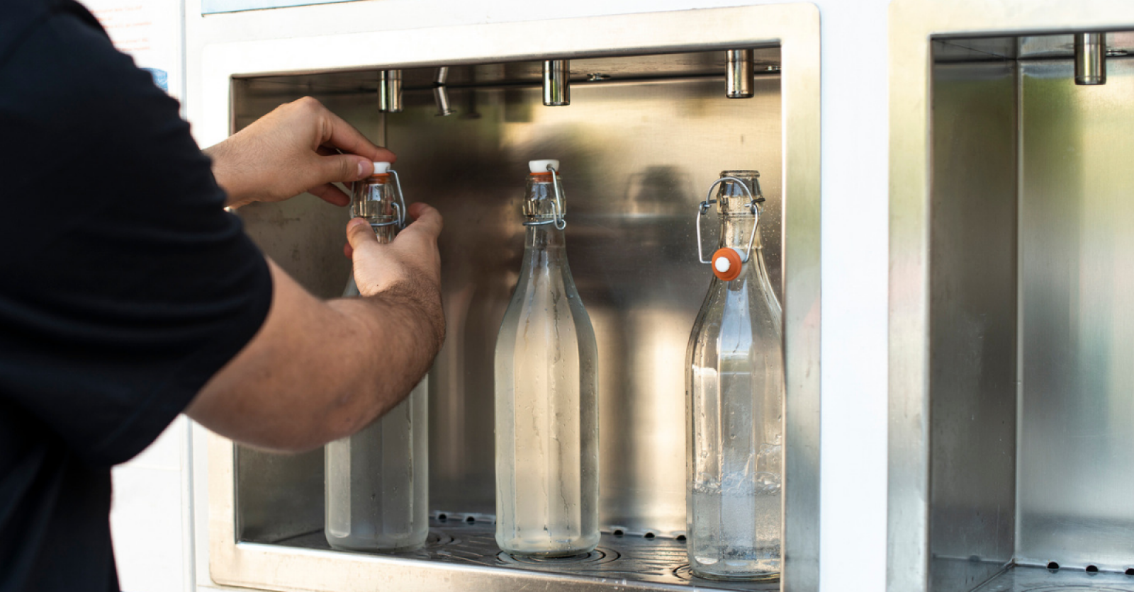 Des fontaines à eau avec bouteilles rechargeables débarquent chez Delhaize
