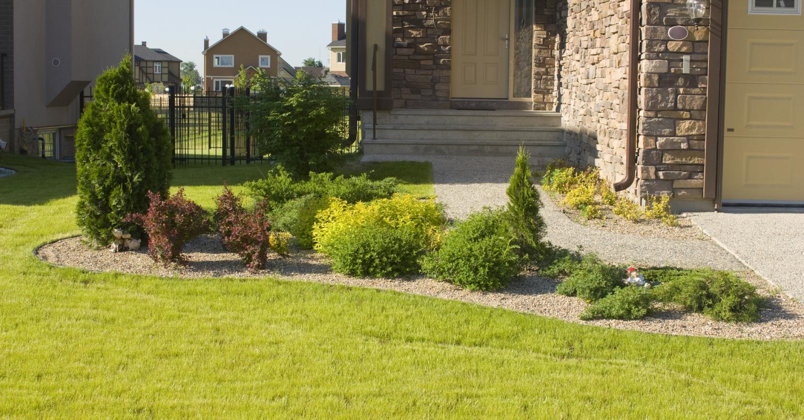 Voortuin heraanleggen: hier moet je rekening mee houden - Libelle