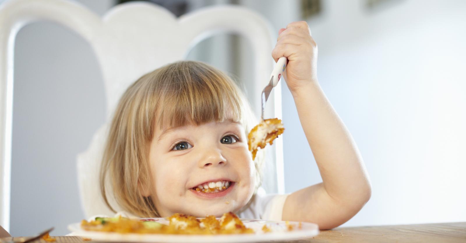 Kinderen zoveel mogelijk leren eten? Zo pak je het aan - Libelle Mama