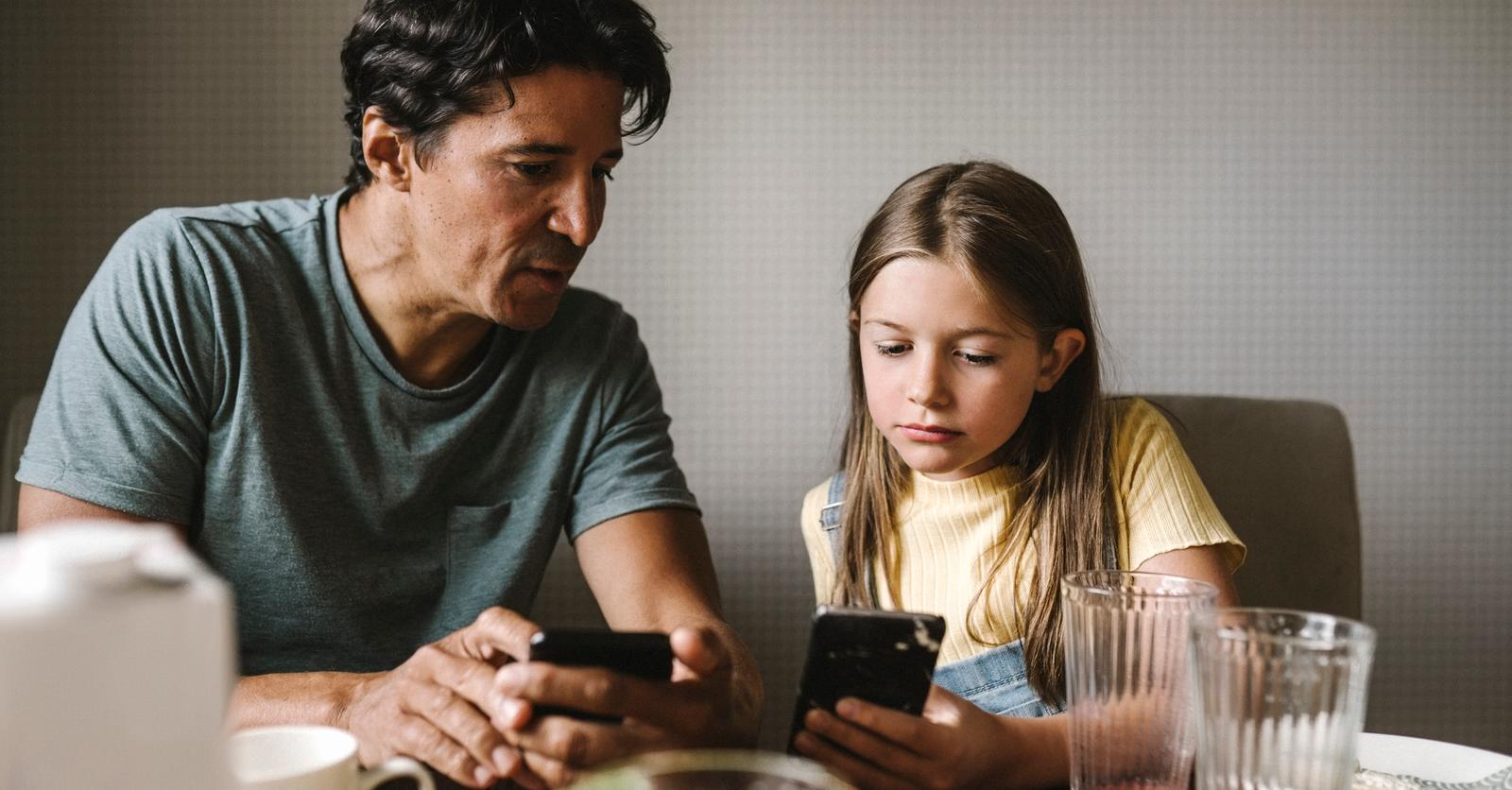 Cyberpesten: dit kun je als ouder ondernemen - Libelle