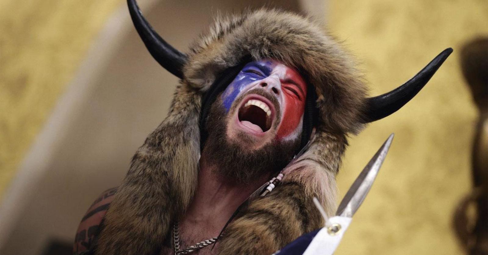 'Sjamaan' van QAnon pleit schuldig na bestorming Capitool