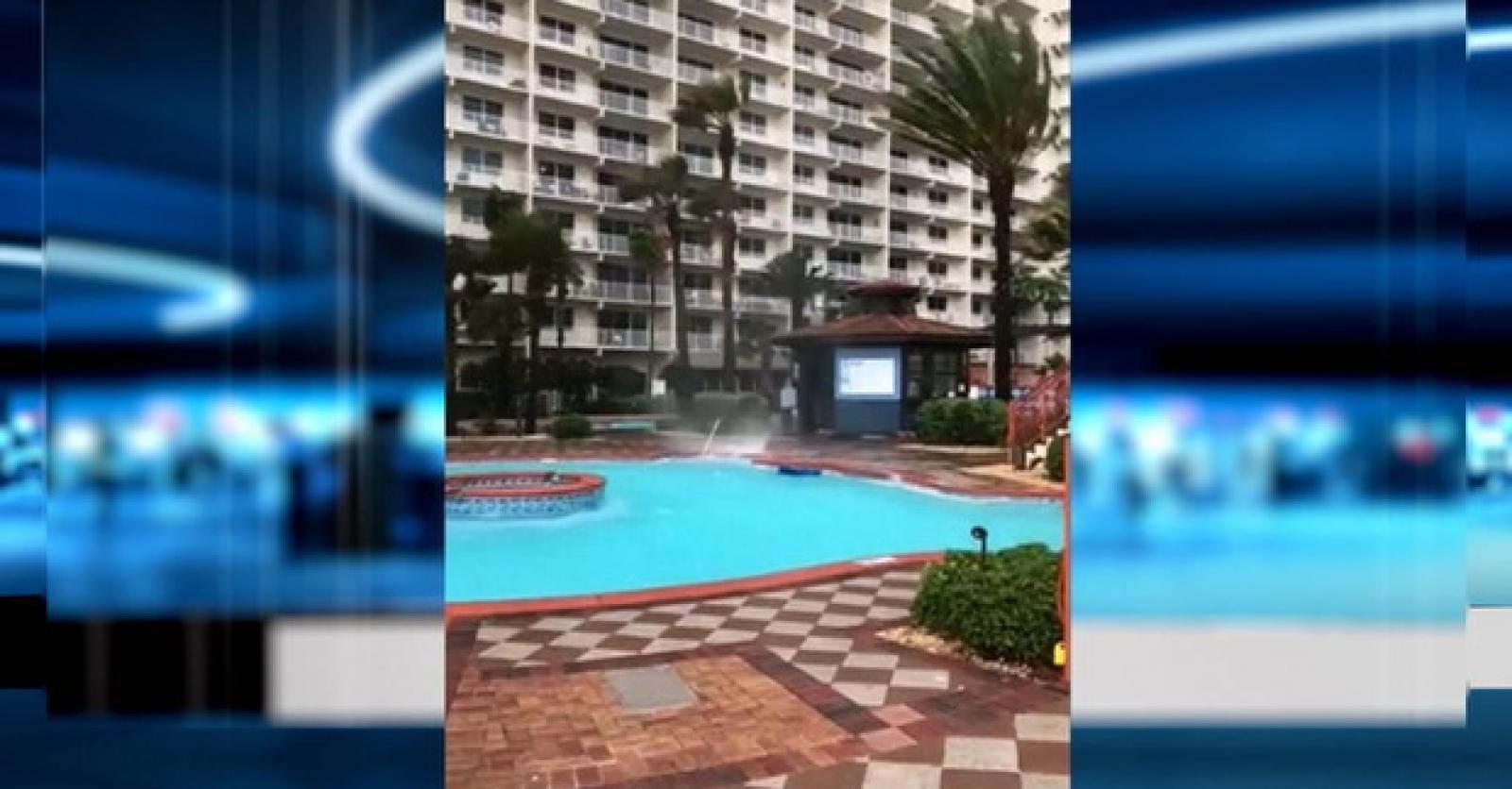VIDEO: Waterhoos in zwembad