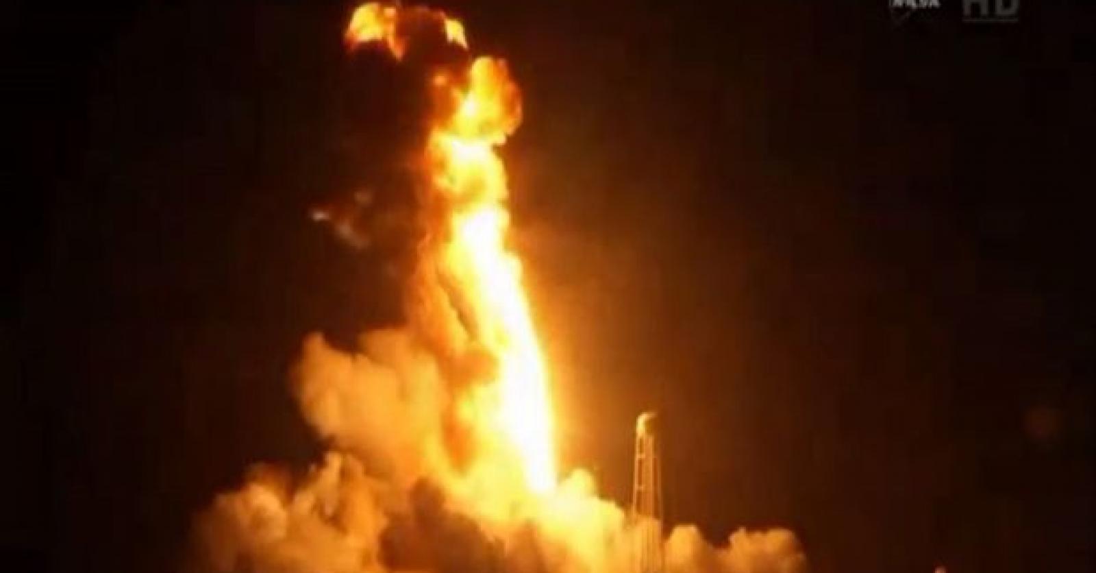 NASA: 'Ruimteschip werd vanuit controlecentrum opgeblazen'