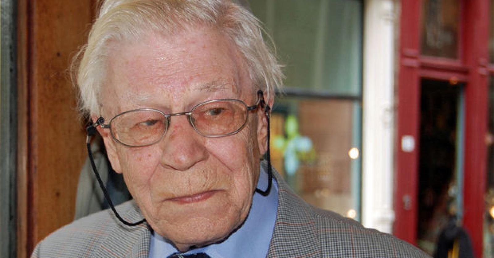 Zanger en tekstdichter Drs. P overleden