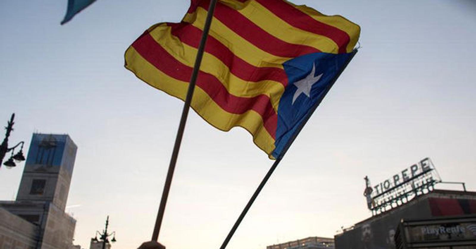 N-VA'ers hangen Catalaanse vlag in Huis van Parlementsleden