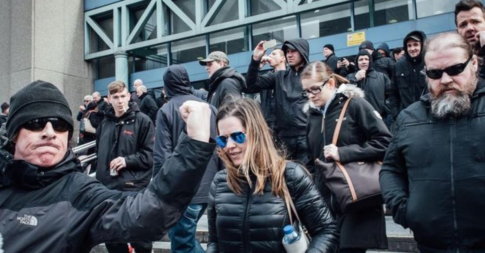 In beeld: 450 hooligans verzamelen in Vilvoorde en verstoren daarna ...