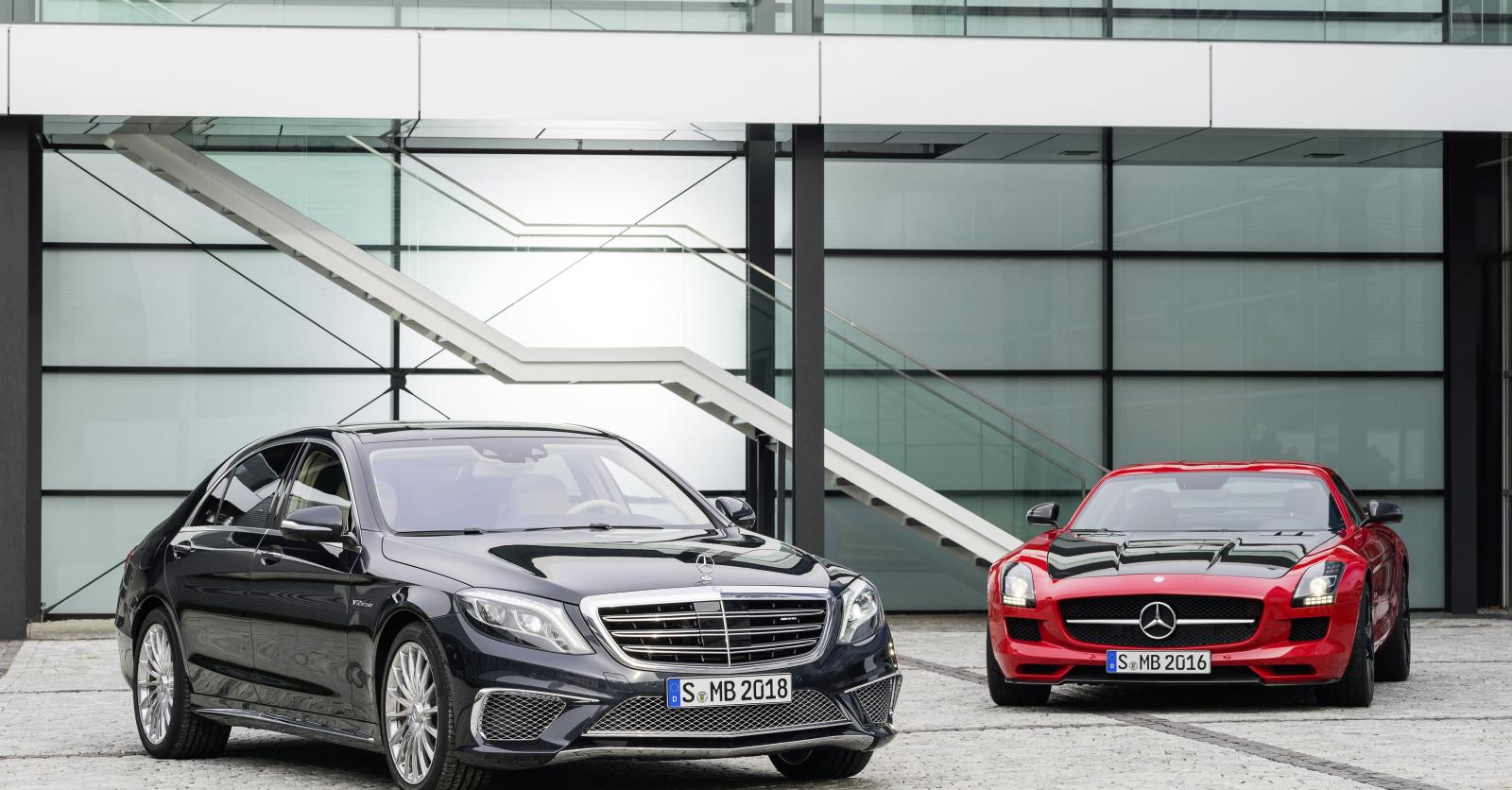 Mercedes doet dubbele presentatie