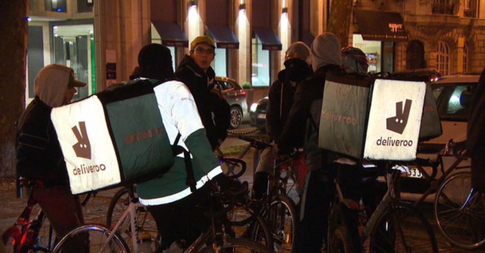Koeriers Deliveroo op de fiets uit protest
