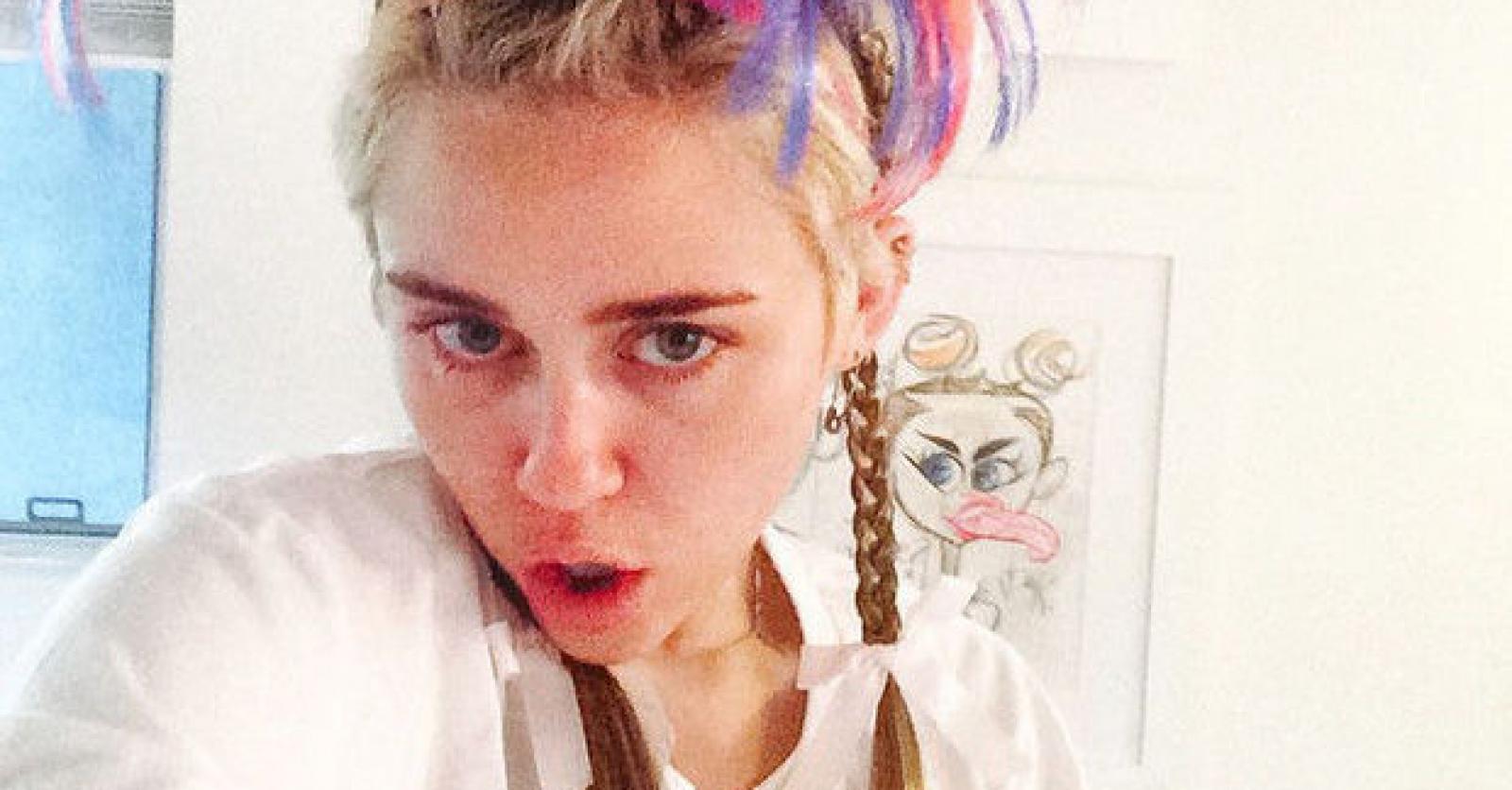 Miley Cyrus toont eerste kunstcollectie 'Dirty Hippy' op NYFW