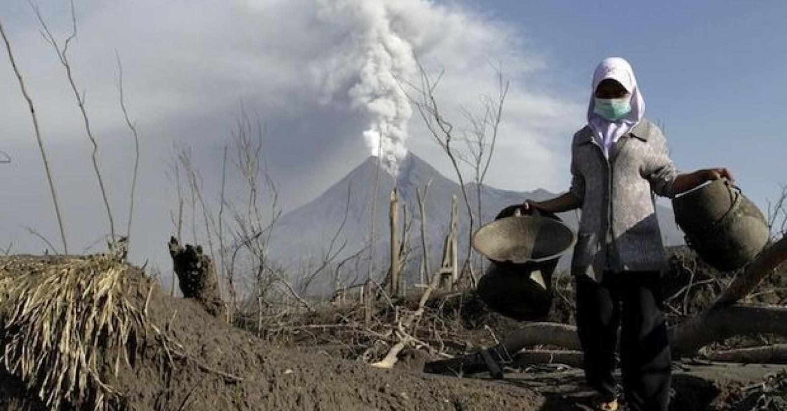 Indonesische vulkaan Merapi uitgebarsten