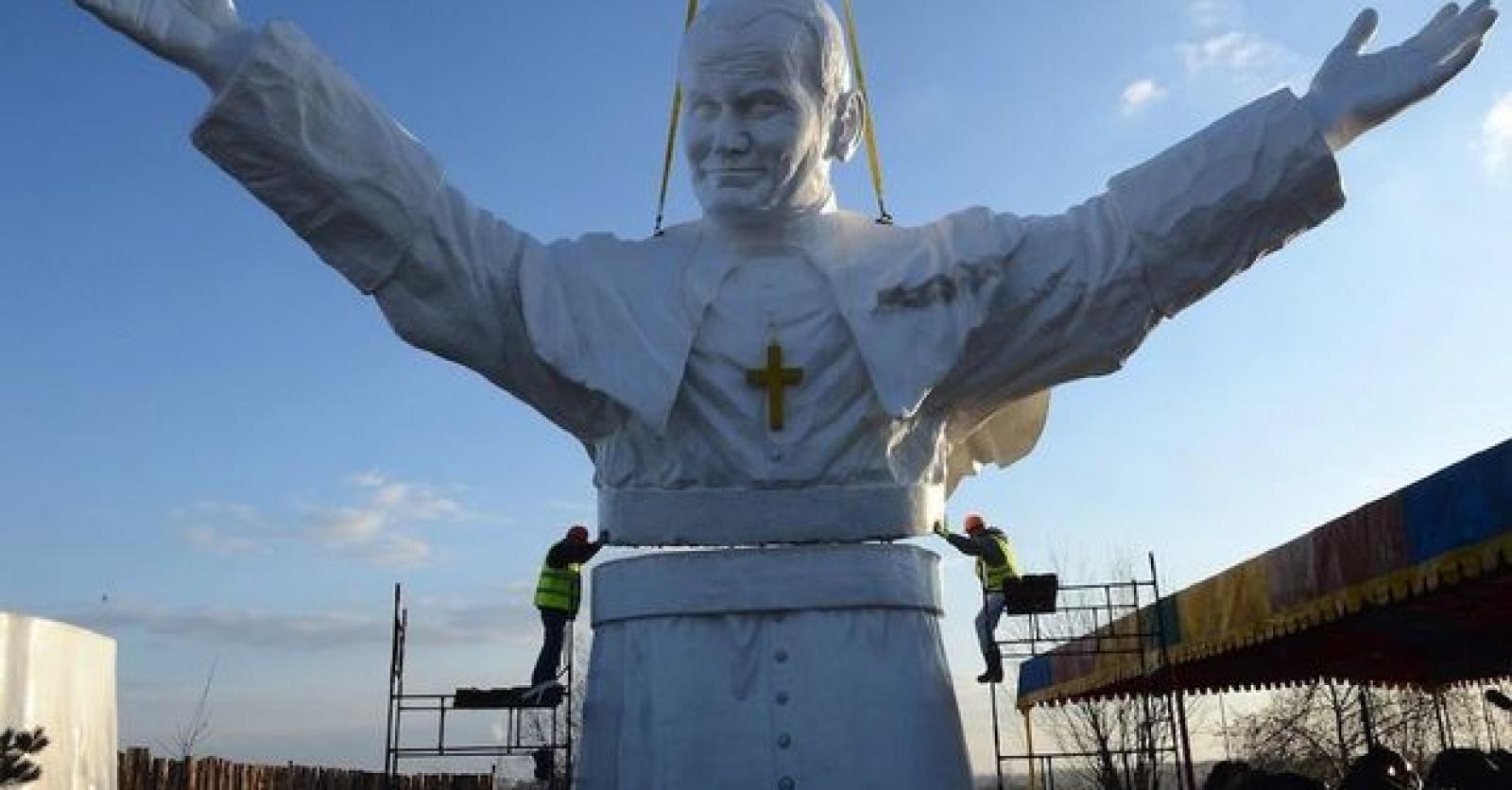 Grootste standbeeld van Johannes Paulus II ingezegend in Polen