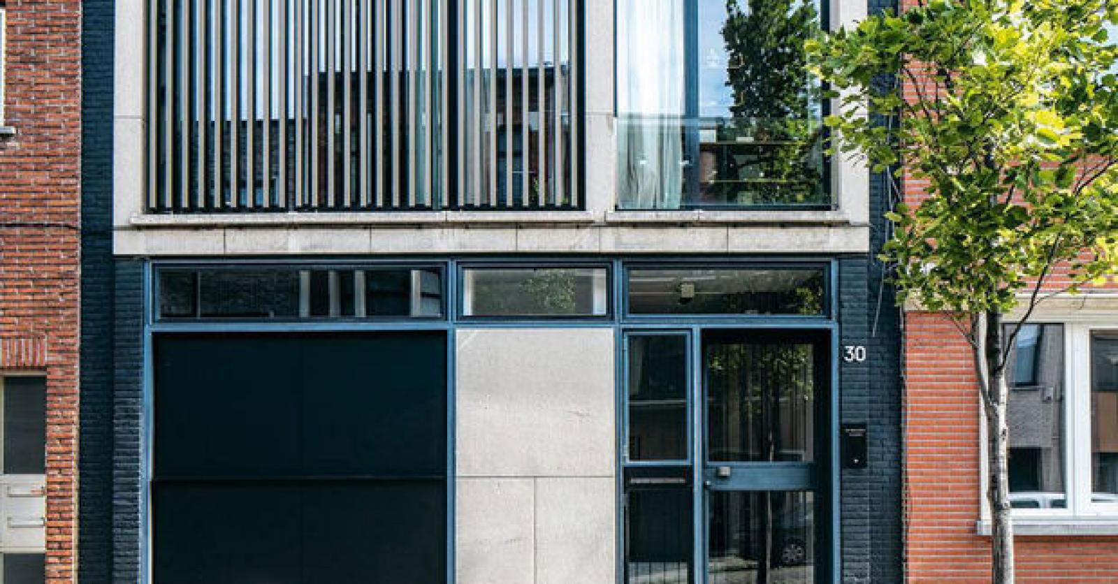 Architectenkoppel geeft modernistisch huis van Jul De Roover een ...