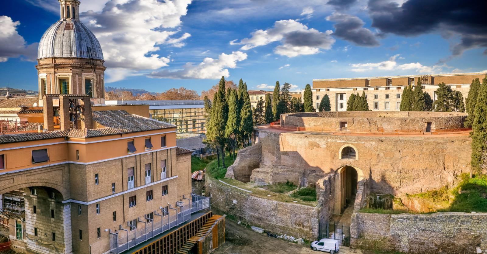 In maart gaat de tombe van de eerste Romeinse keizer in Rome open voor ...