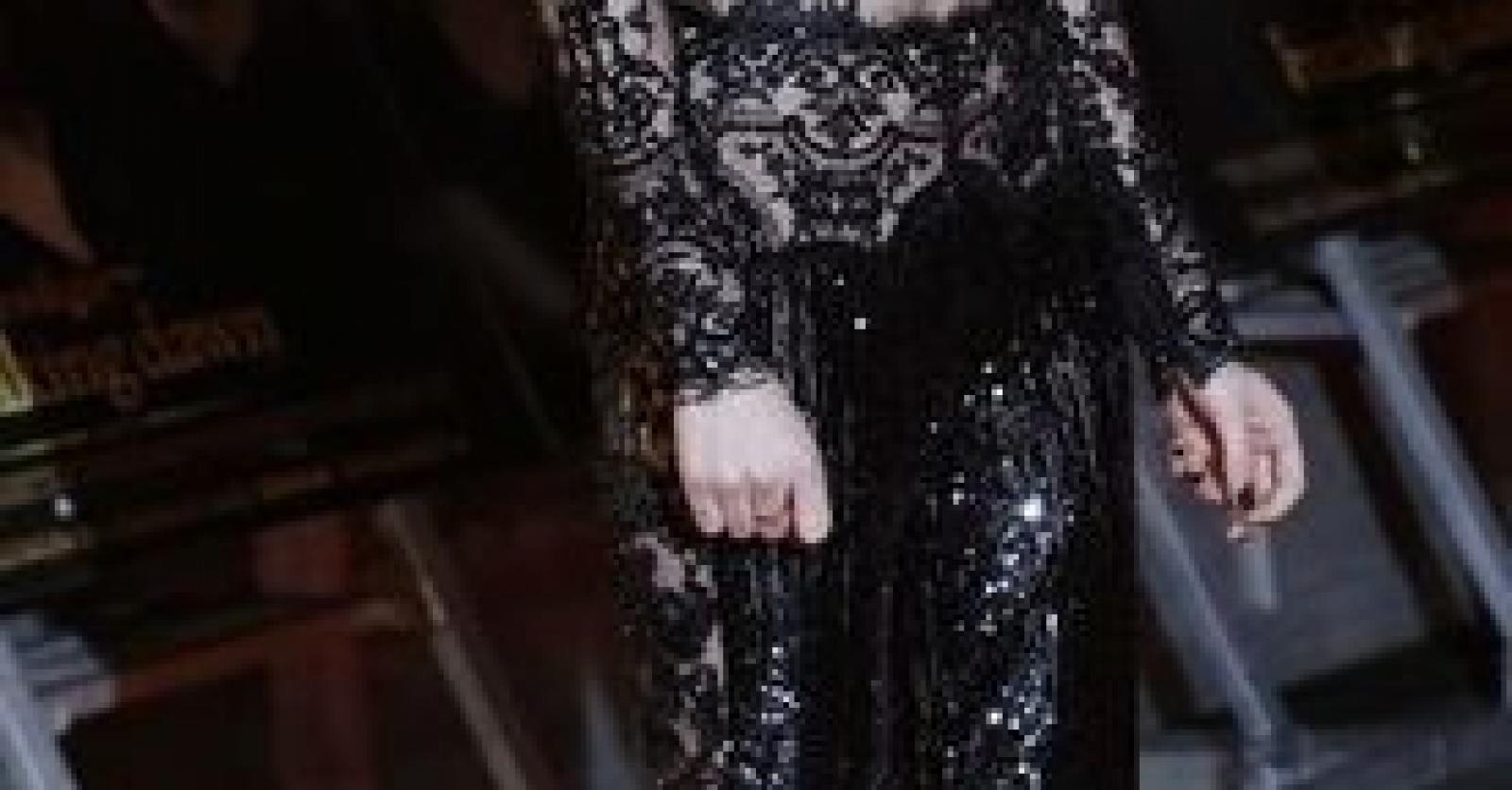 Deze 12 doorschijnende outfits deden de wenkbrauwen fronsen