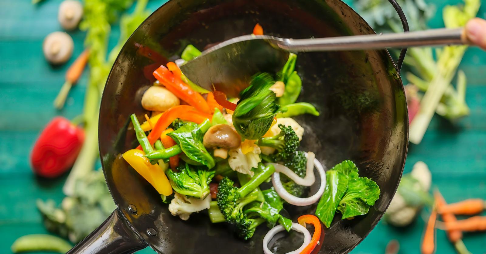 Gestoomde victoriabaars met tomaat, broccoli, paprika, ui, gember, prei ...