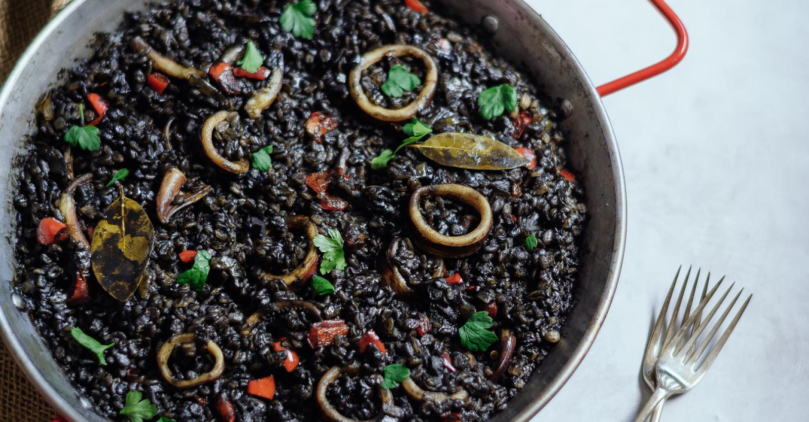 Arroz negro (Inktvis met zwarte rijst)