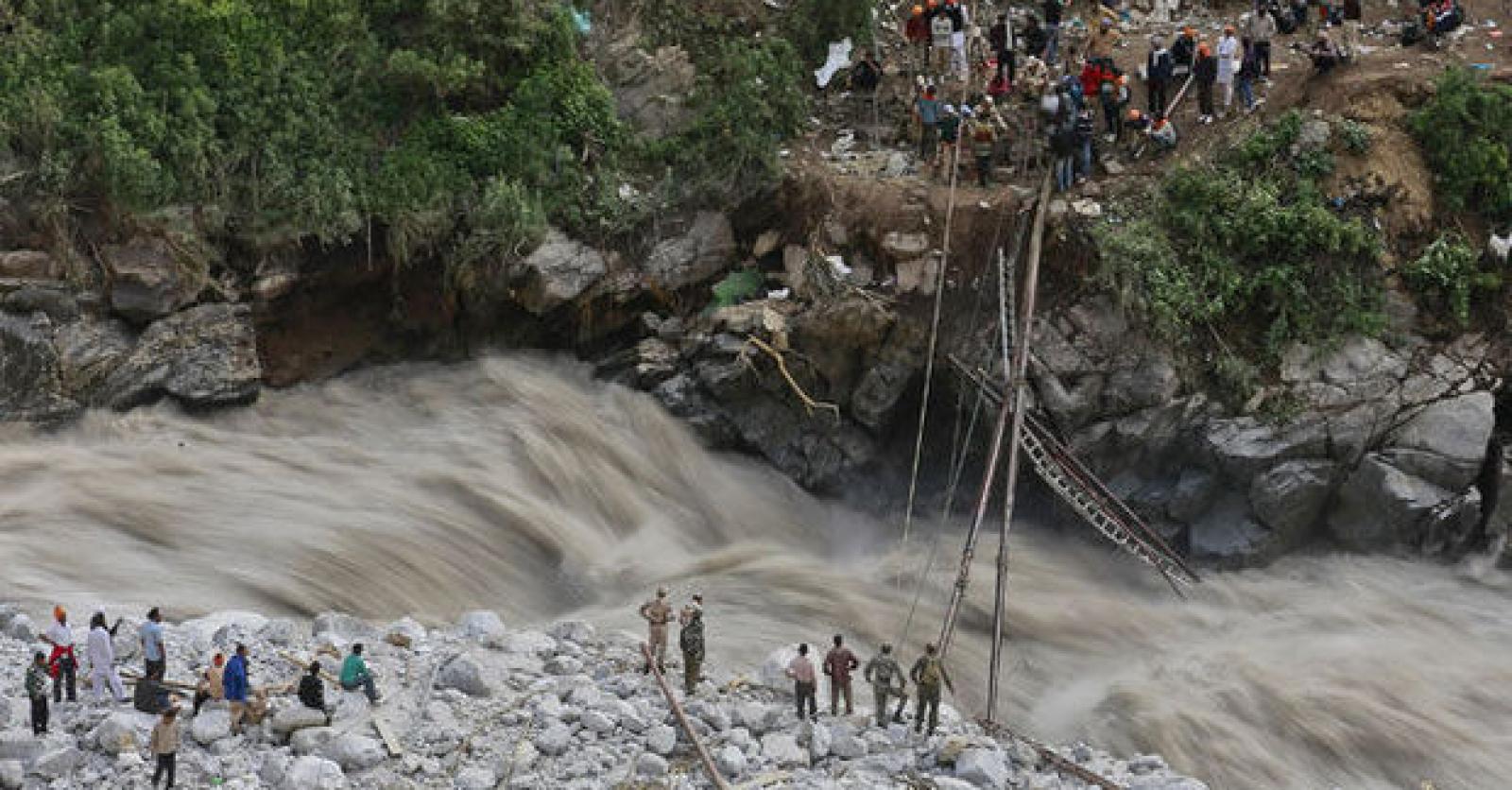 Dodental door vroege moessonregens in India loopt op tot 680