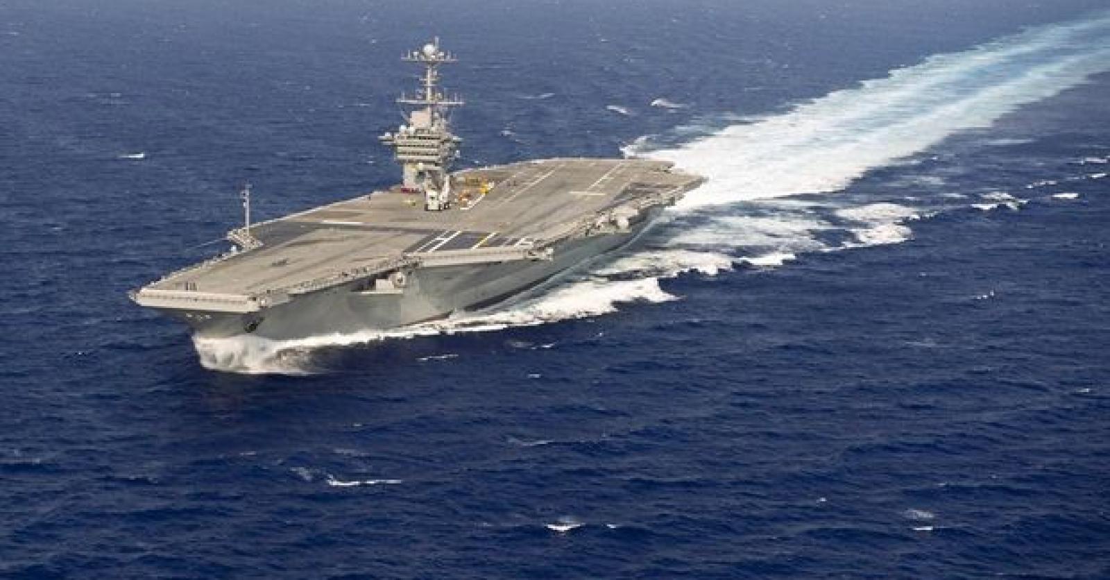 Iran 'vuurt provocatieve raketten af' bij VS-vliegdekschip