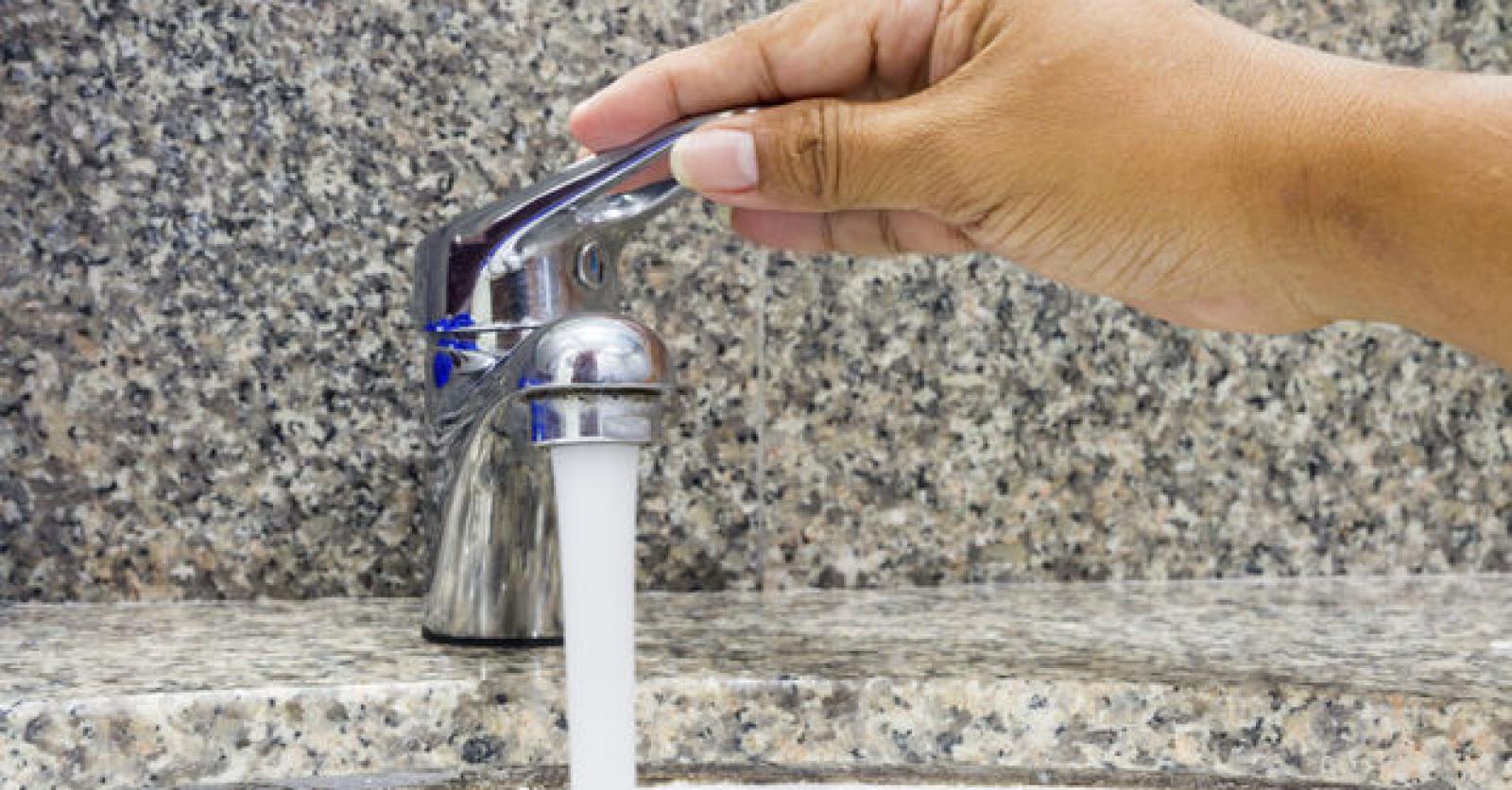 'PVDA en waterafsluitingen, verzinsels met de kraan open'