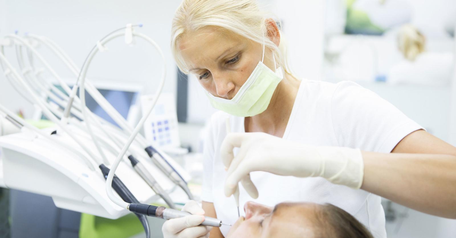 Wat is parodontitis en wanneer raadpleeg je een parodontoloog?