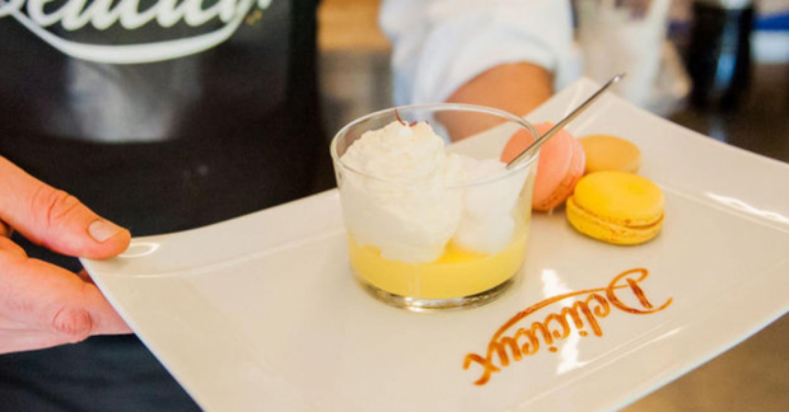 panna cotta met saffraan, sorbet met marc de cava, espuma met zoete ... panna cotta met saffraan, sorbet met marc de cava, espuma met zoete ...