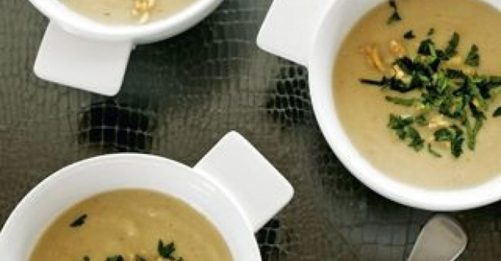 Selderijsoep met hazelnoten